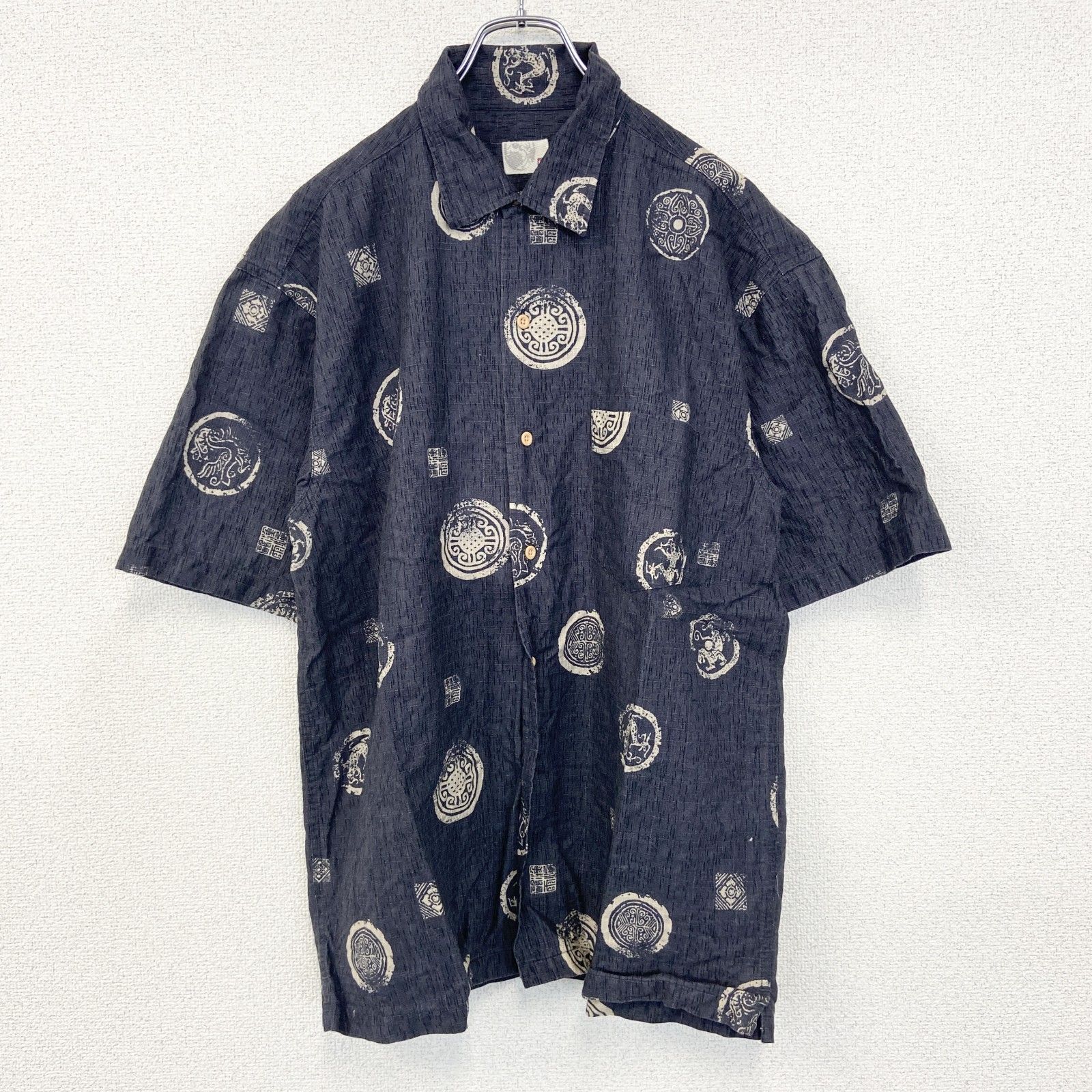 Used, no-brand, short-sleeved printed shirt with a Japanese pattern, casual design, chest pocket ...
