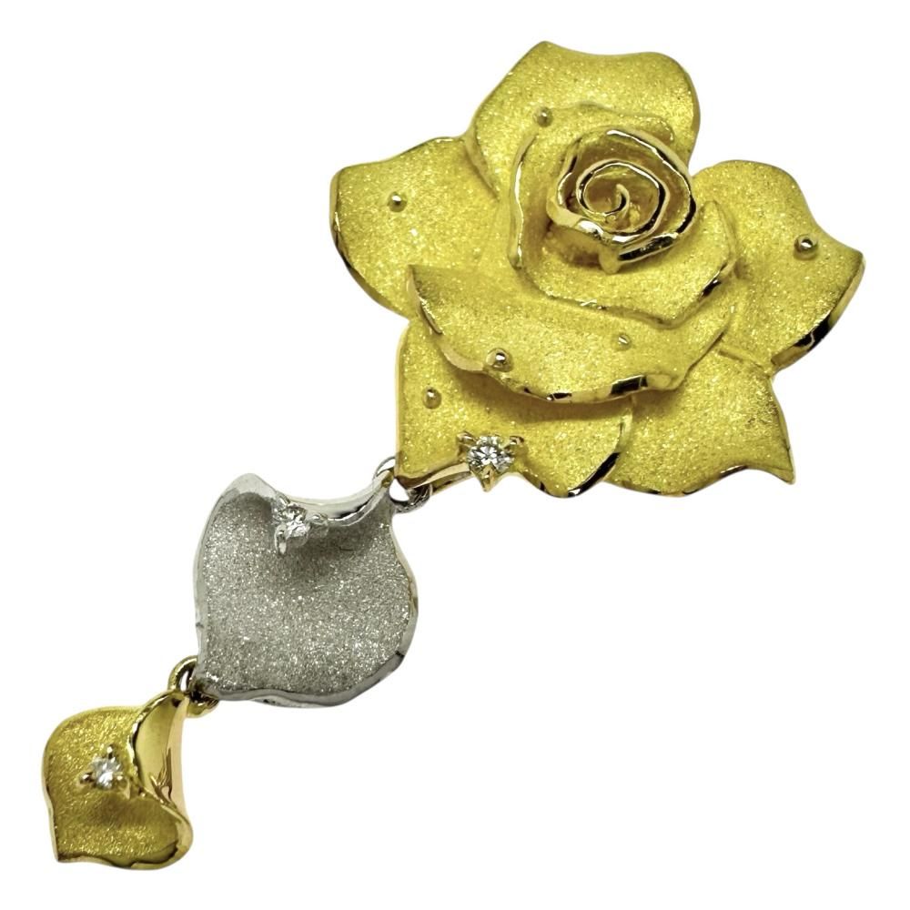 SHUN TAMURA Rose Motif Pendant top with Diamonds (0.07ct Total) in 18K ...